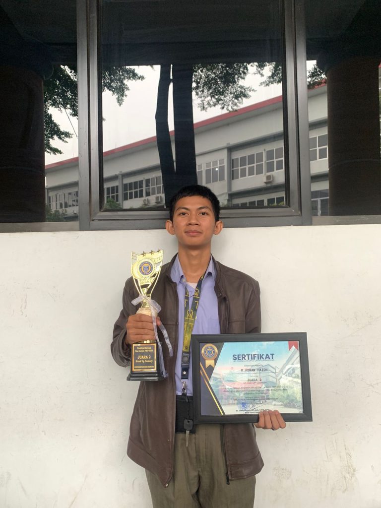 Anggota LPM Extama Raih Juara 2 Lomba Stand Up Comedy Festival Kreatif ...